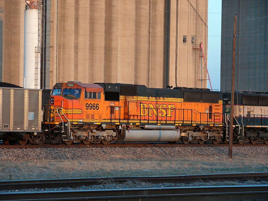 BNSF 9966